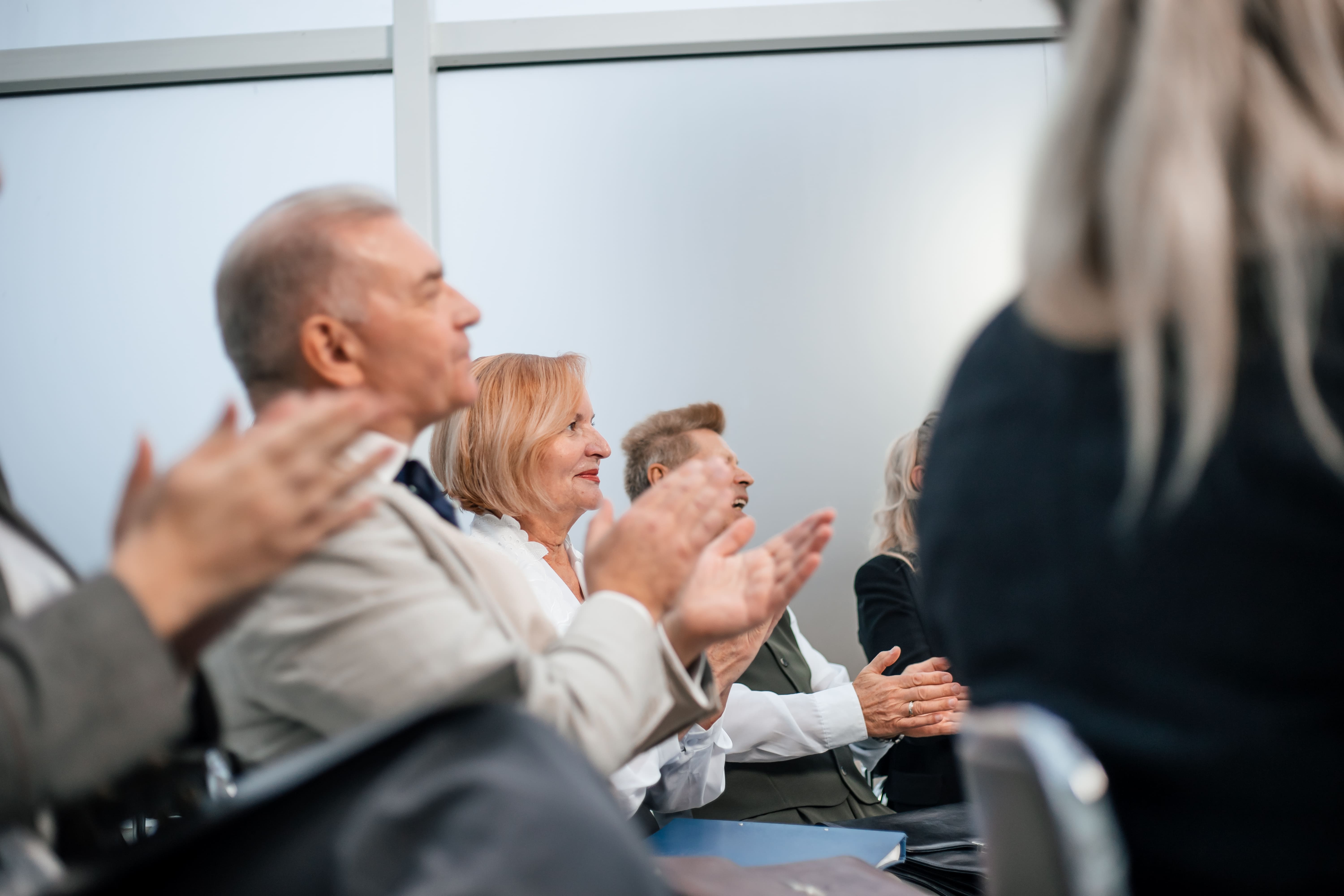 Traduzione simultanea per interpretariato di conferenza in italiano e ...